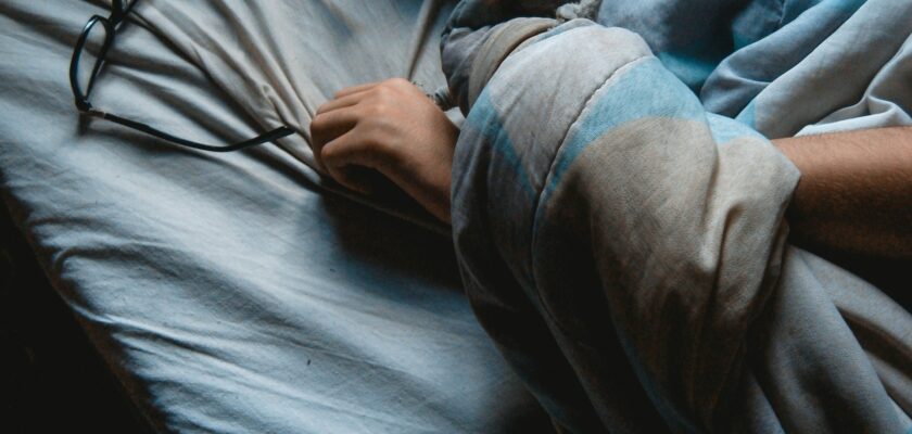 Sleep Expert Reveals Best Position to Heal Your Body Overnight – Health ...