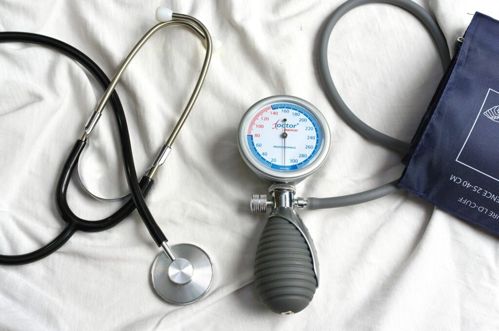 The Worst Blood Pressure Mistake Seniors Over 55 Make Daily – Health ...